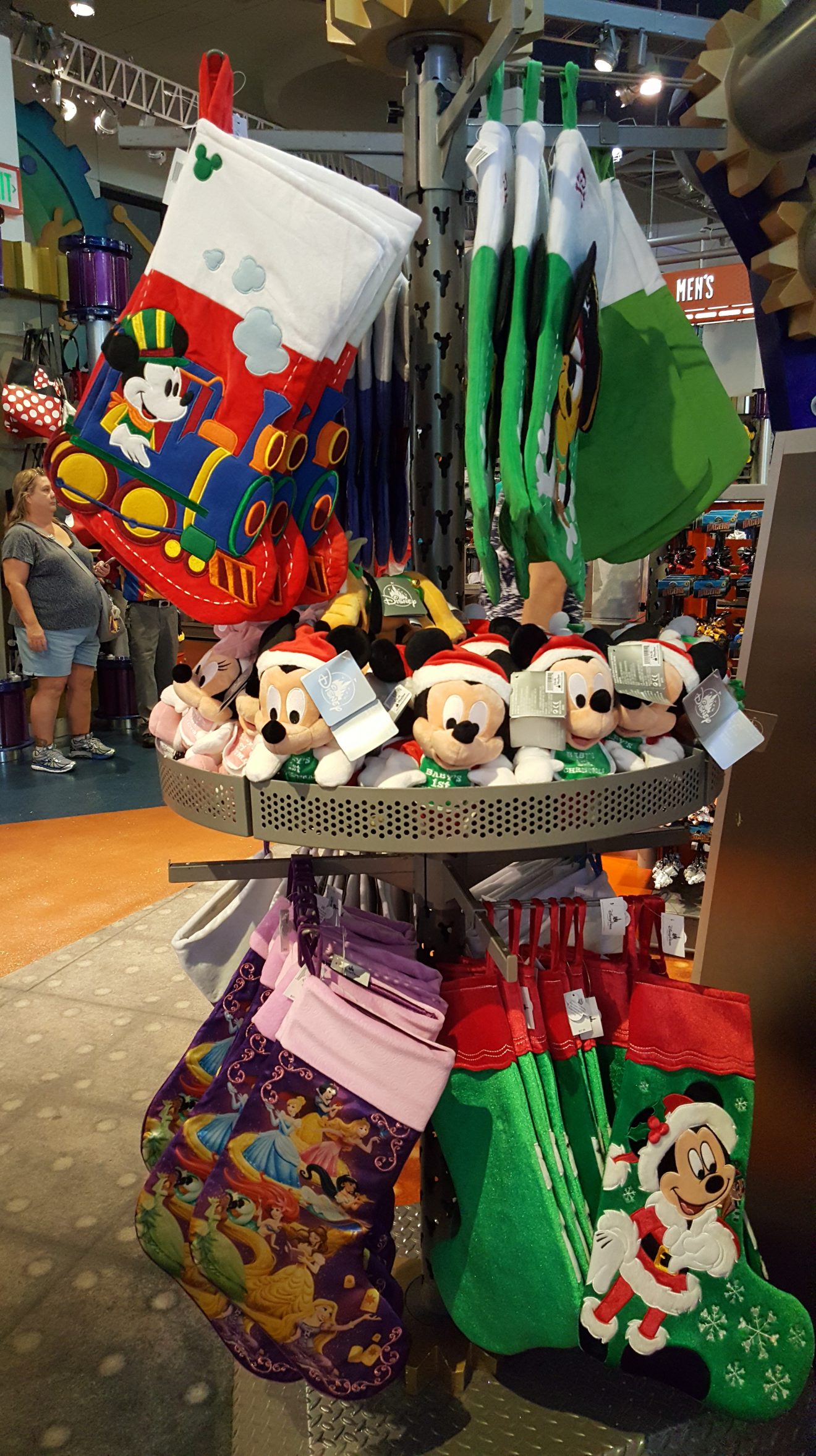 It's Beginning to Look a Lot Like a Disney Christmas at Mouse Gears ...