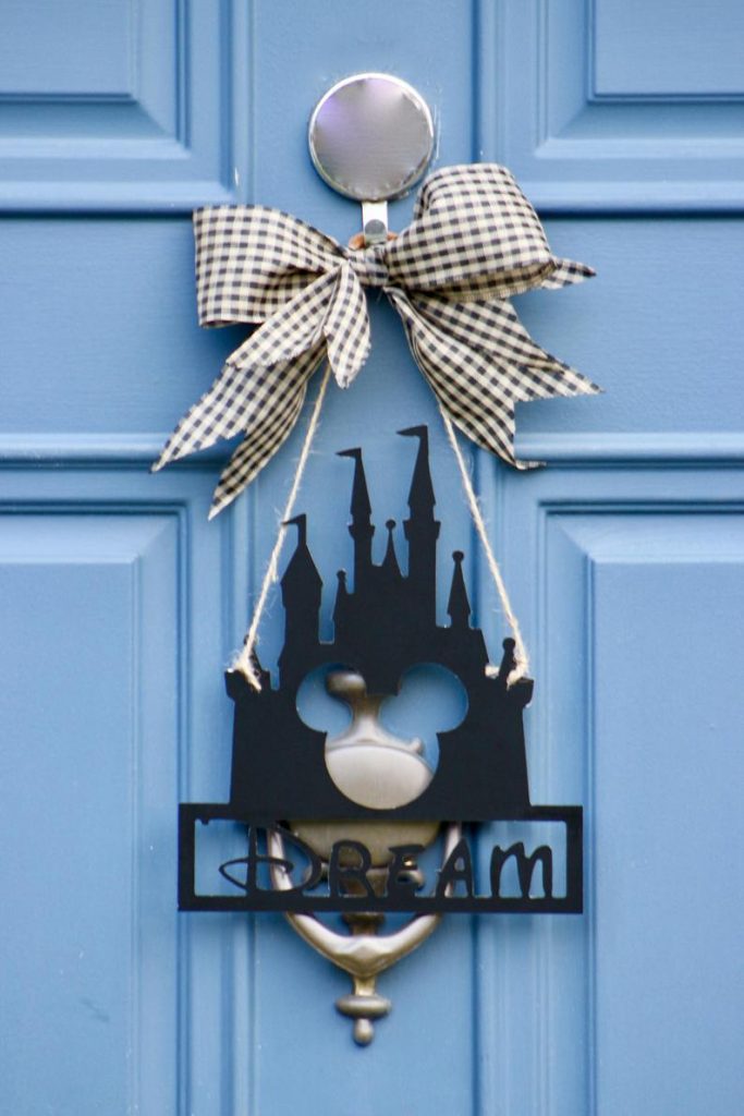 Say "Welcome Home" To These Disney Inspired Signs - Decor
