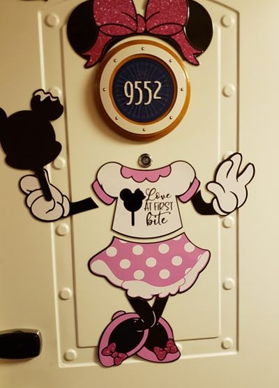 Minnie Mouse Magnets Add A Splash Of Style To Your DCL Door