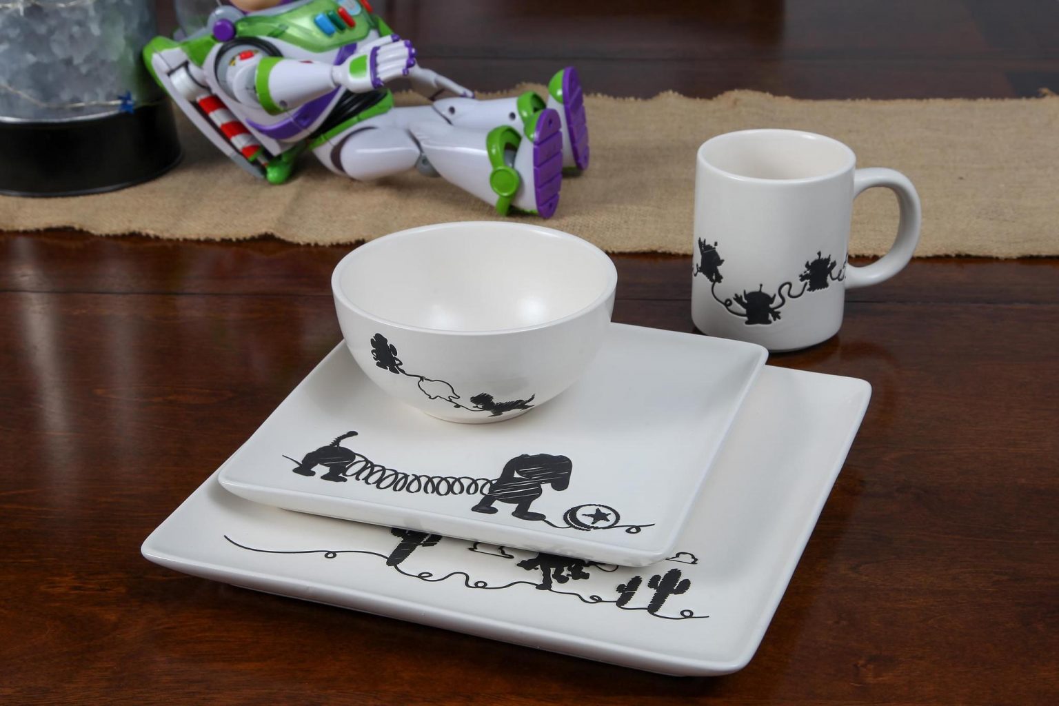 These Toy Story Dishes Make Dinner Time A Little More Fun - Decor