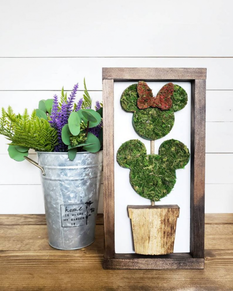 This Mickey And Minnie Topiary Sign Is The Perfect Decoration For ...