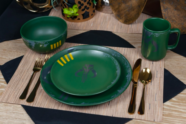 This Boba Fett Dinnerware Set Is Perfect For Any Bounty Hunter - home