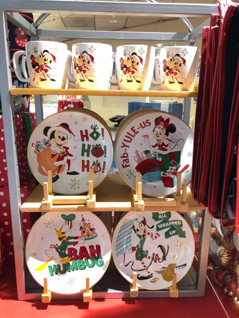 This Disney Kitchen Holiday Decor Will Fill Your Kitchen With Holiday ...
