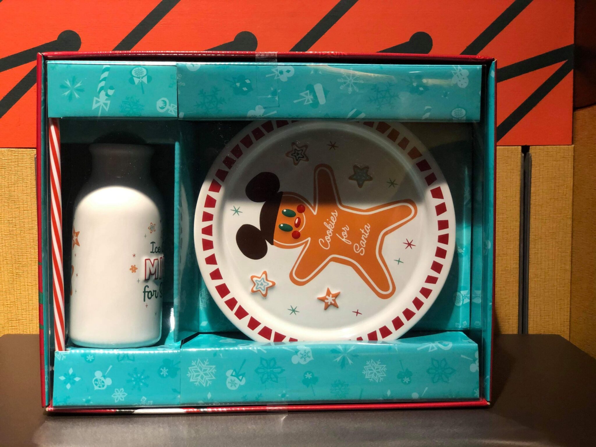 This Disney Kitchen Holiday Decor Will Fill Your Kitchen With Holiday ...