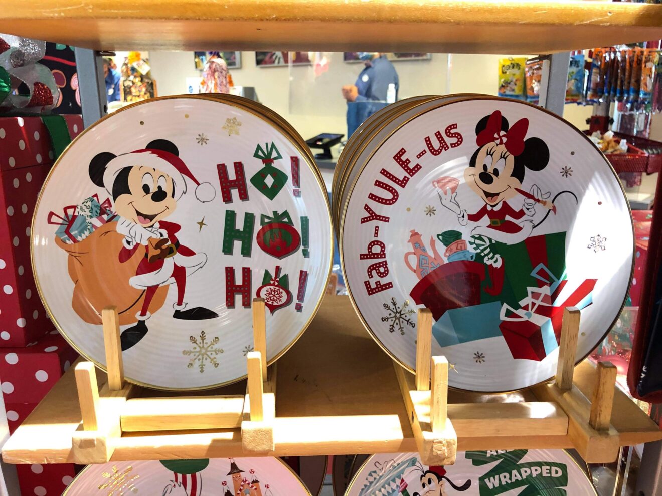 This Disney Kitchen Holiday Decor Will Fill Your Kitchen With Holiday ...