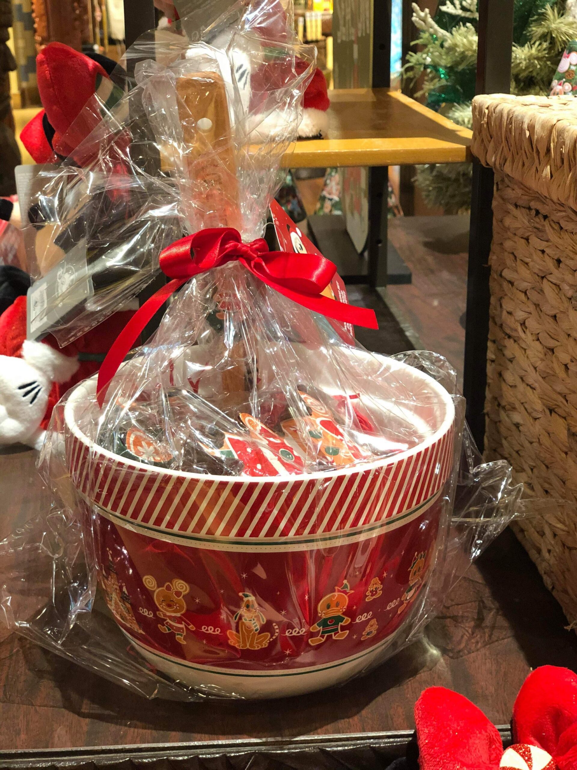 This Disney Kitchen Holiday Decor Will Fill Your Kitchen With Holiday ...