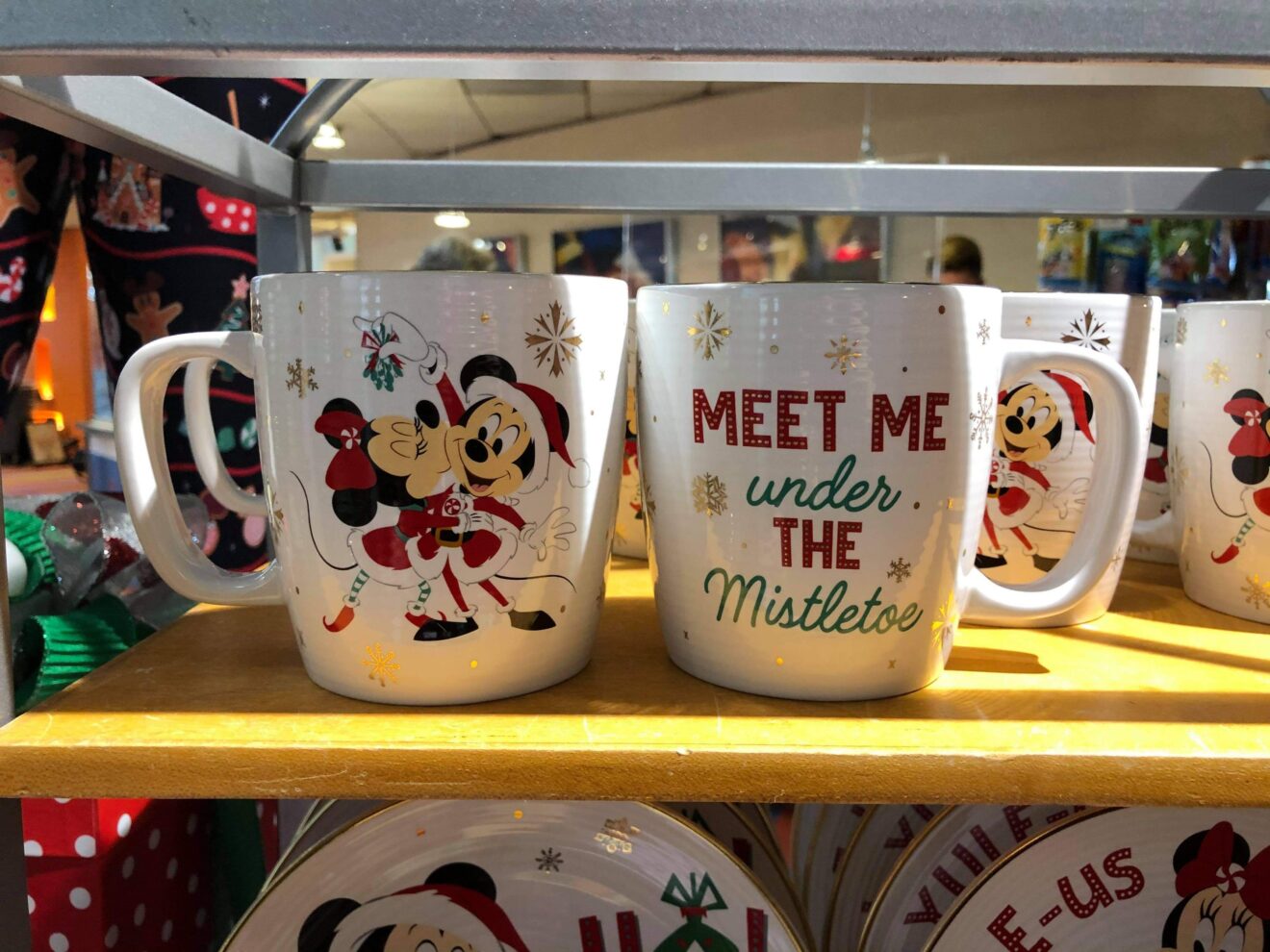 This Disney Kitchen Holiday Decor Will Fill Your Kitchen With Holiday ...