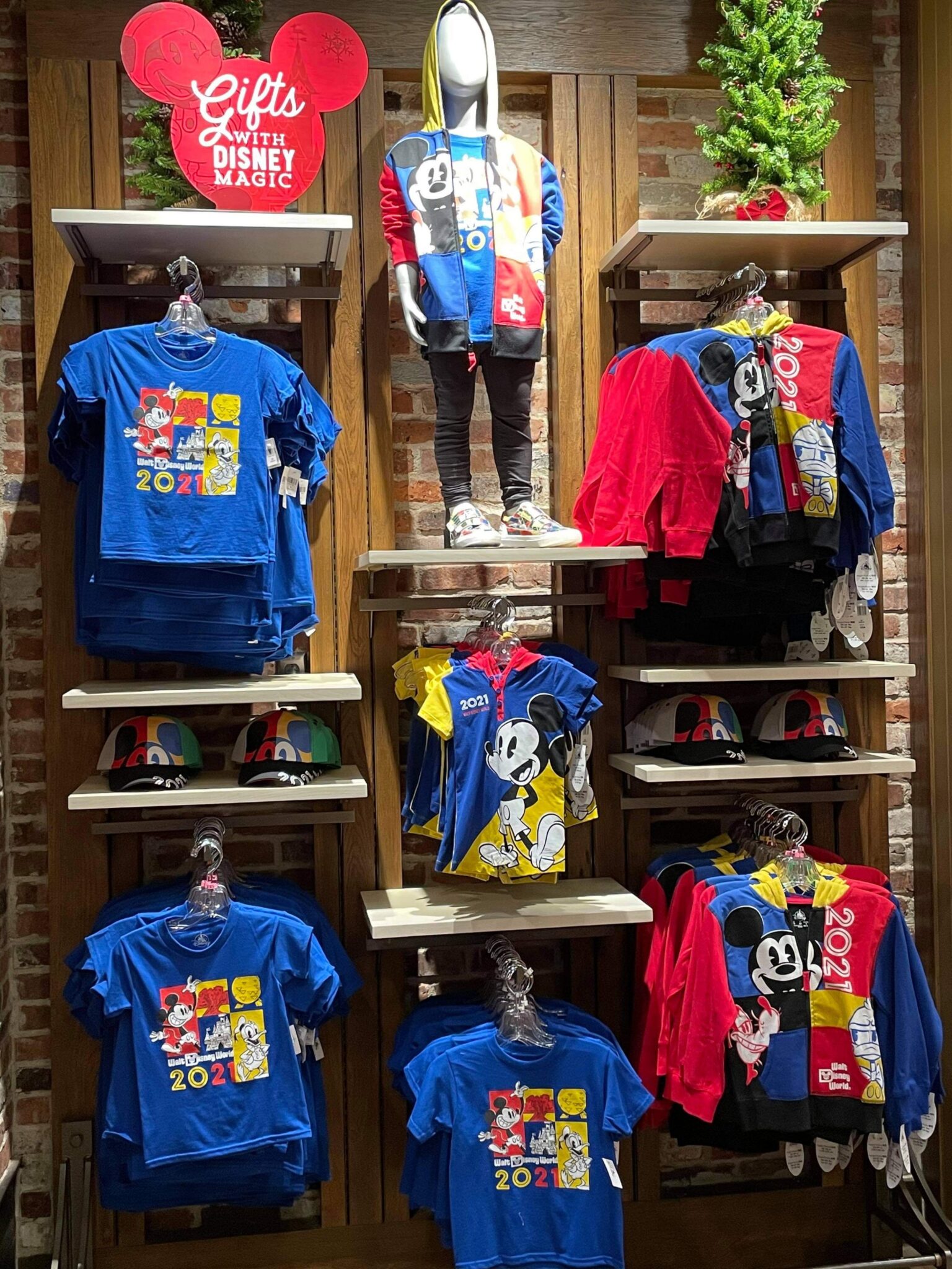 Disney Parks 2021 Merchandise Is Now Available Online and In Store ...