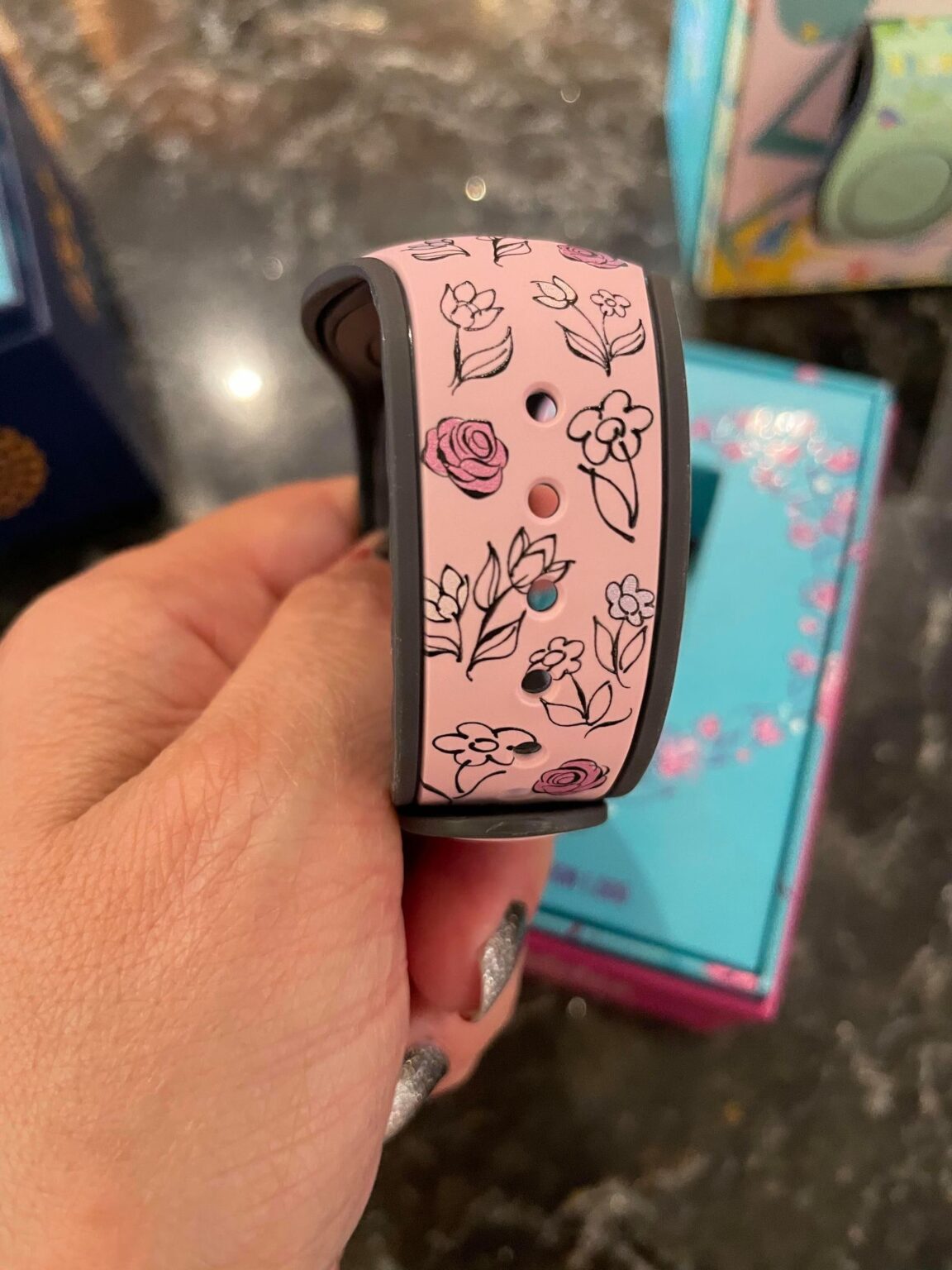 This Limited Edition Sweetest Disney Mom MagicBand Is The Perfect Gift ...