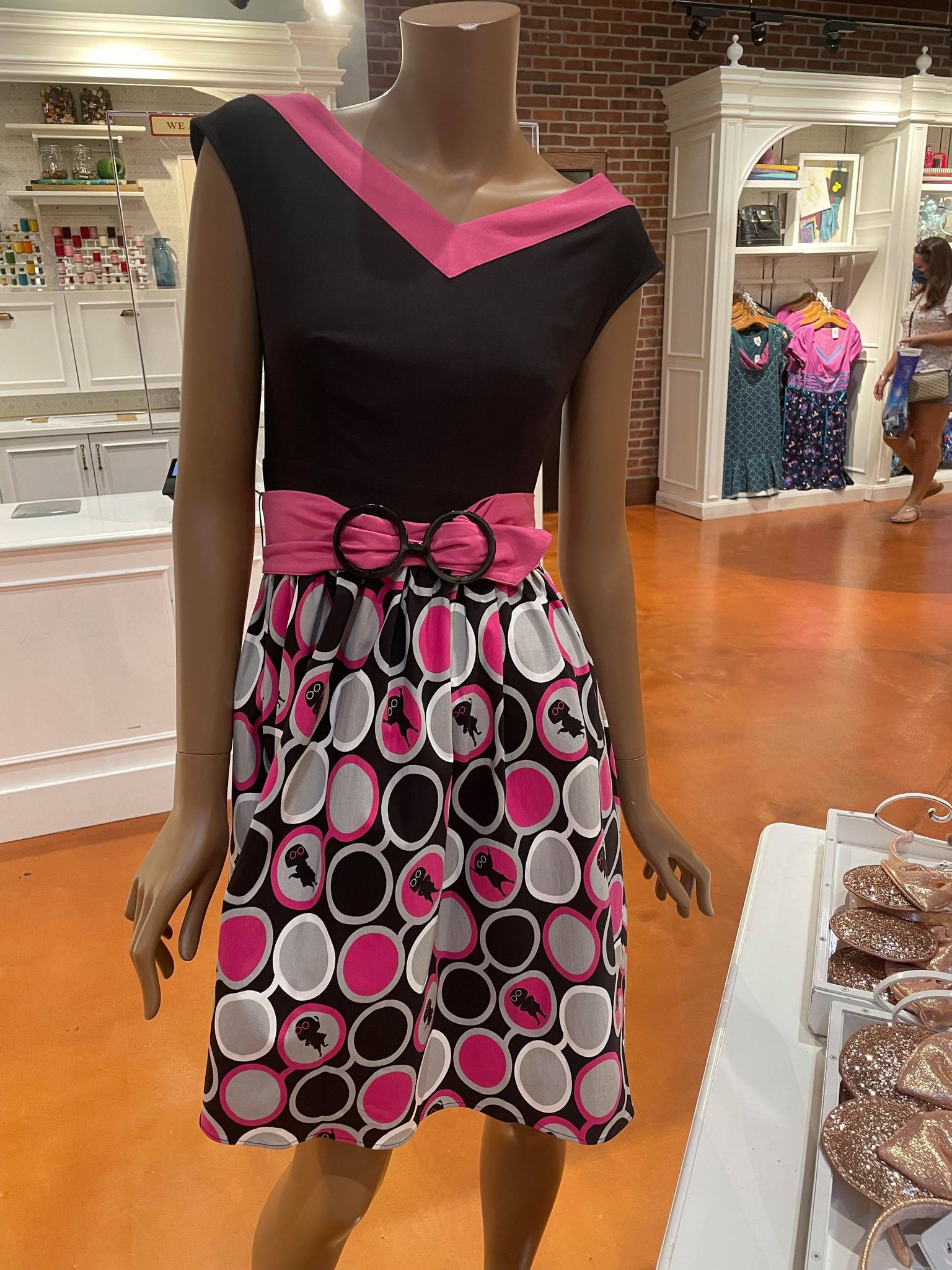 This Edna Mode Dress Shop Dress Is Simple, Elegant, Yet Bold!