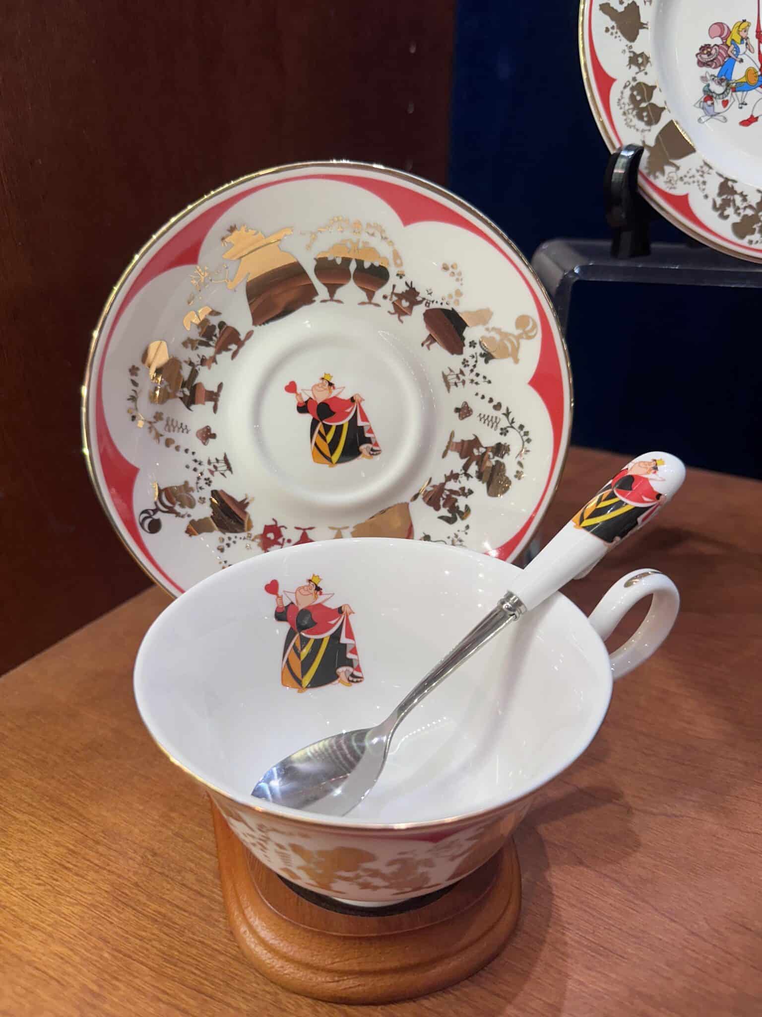 Have A Very Merry Unbirthday with this Alice in Wonderland Tea Set ...