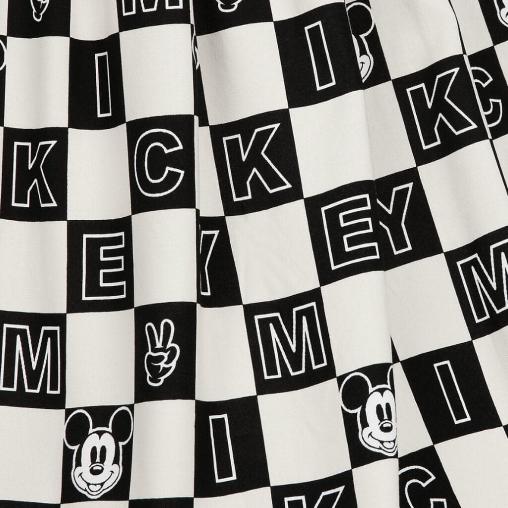 Her Universe is as Simple as Black and White - Fashion