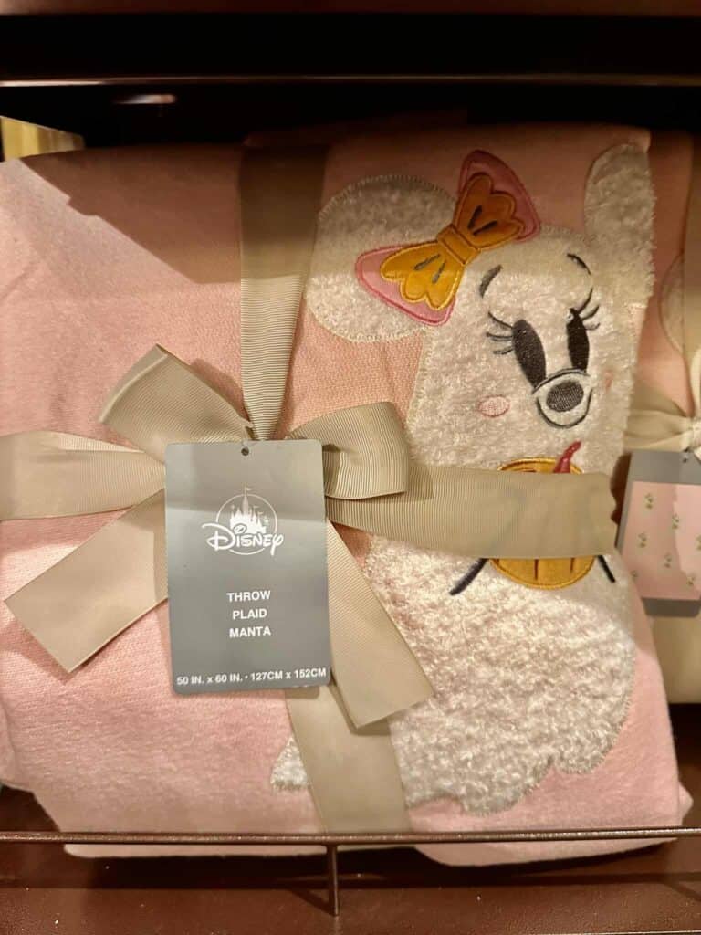 Minnie Mouse Gets a Pastel Makeover for Halloween at Walt Disney World ...